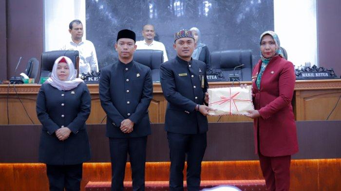 Pj Bupati Nagan Raya Fitriany Farhas Ajukan 2 Raqan ke DPRK - Serambinews.com