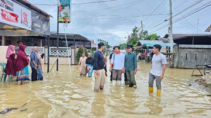 Pj Wali Kota Langsa Pantau Banjir dan Salurkan Bantuan Masa Panik untuk Korban - Serambinews.com