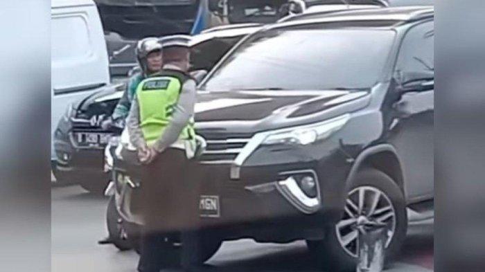 Viral Polisi Diseruduk Sopir Fortuner di Rawa Buaya, Pelaku Tak Terima Ditegur Langgar Lalu ...