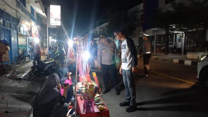 Polres Sabang Tertibkan Penjual Kembang Api dan Petasan - Serambinews.com