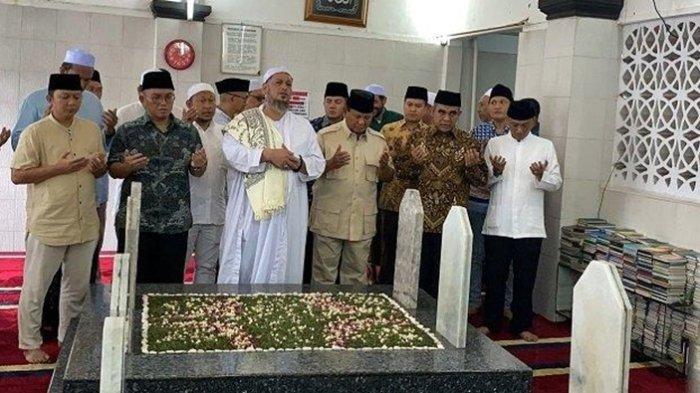 Prabowo Ziarah ke Makam Habib Kwitang, Sebut Hanya Ucapkan Terima Kasih dan Minta Doa ...