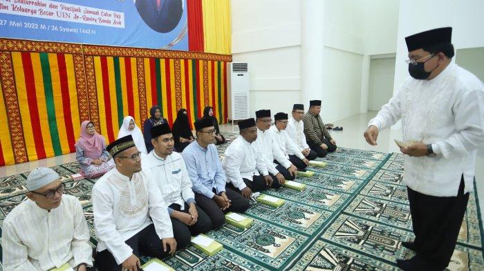 Rektor Peusijuek 16 JCH UIN Ar-Raniry - Serambinews.com