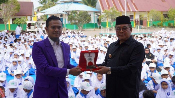 Bupati Ramli Ikut Kampanyekan Kesehatan Gigi dan Mulut, Peringatan HKGN di Halaman MIN 8 Aceh ...