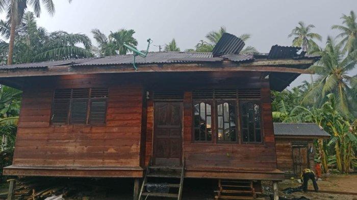 Puluhan Rumah di Aceh Timur Rusak Diterjang Angin Kencang - Serambinews.com Puluhan Rumah di Aceh Timur Rusak Diterjang Angin Kencang - Serambinews.com