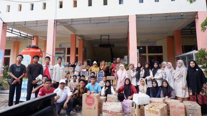 Siswa dan Dewan Guru SMAN 1 Tapaktuan Salurkan Bantuan Kepada Korban Banjir Bandang Trumon ...