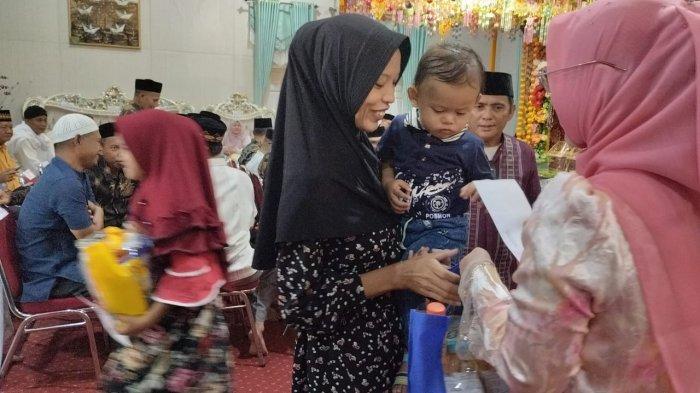 Pemkab Singkil Santuni Ribuan Anak Yatim dan Fakir Miskin - Serambinews.com