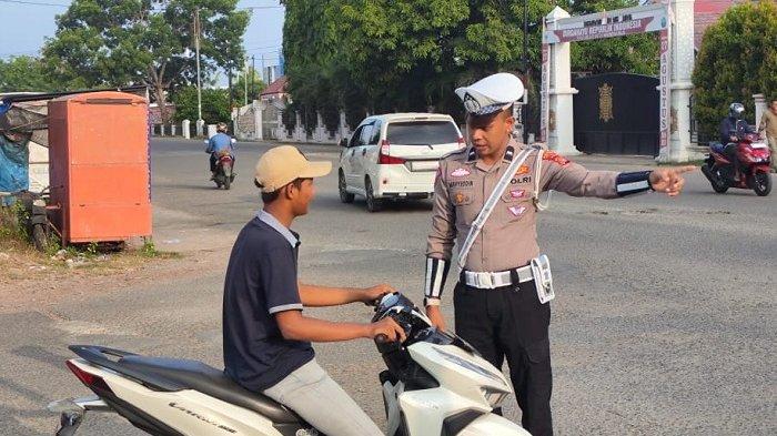 Satlantas Polres Pijay Tegur Pelanggar Lalu Lintas secara Presisi dan Humanis - Serambinews.com
