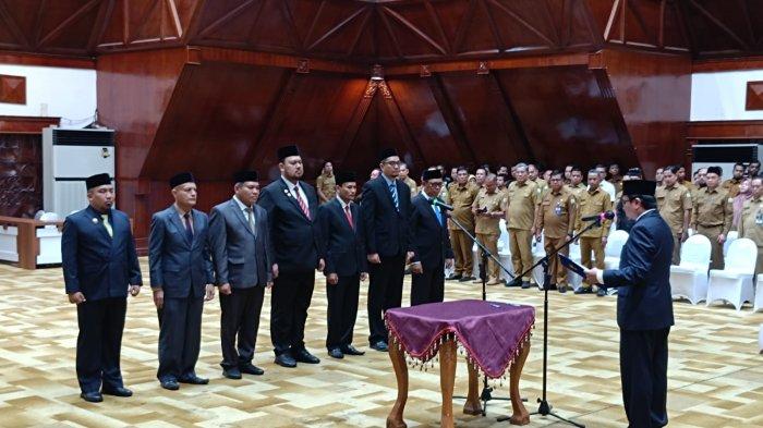 Sekda Aceh Azwardi Lantik 7 Pejabat Eselon II - Serambinews.com