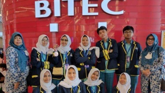 Siswa SMA Negeri 7 Banda Aceh Raih Medali dalam Ajang Internasional di Bangkok - Serambinews.com