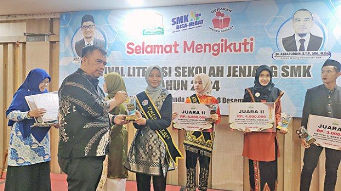 Siswi SMKN 1 Jeunieb dan SMKN 4 Bener Meriah Raih Juara Satu FLS 2024 - Serambinews.com
