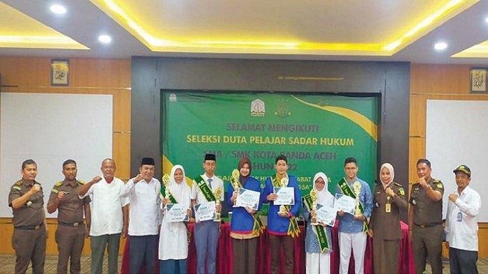 Siswa SMAN 3 Raih Juara 1 Duta Pelajar Sadar Hukum - Serambinews.com