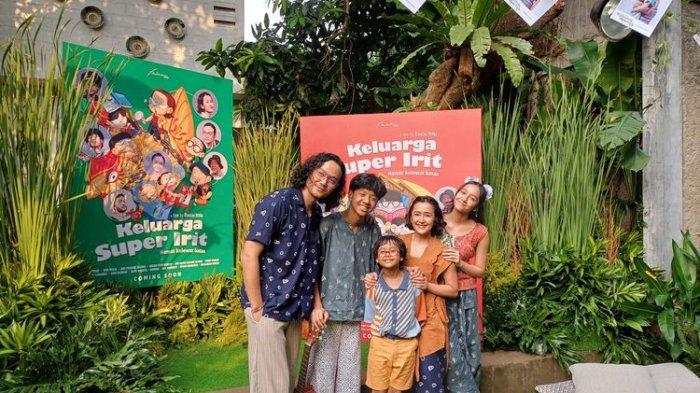 Bintangi Film Keluarga Super Irit Bareng Suami&Anak, Widi Mulia: Bagaimana Melepas Diri Sebagai ...