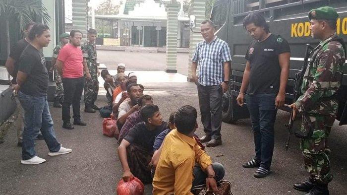 Personel Gabungan Intel TNI Gagalkan Pelarian Belasan Imigran Rohingya ...