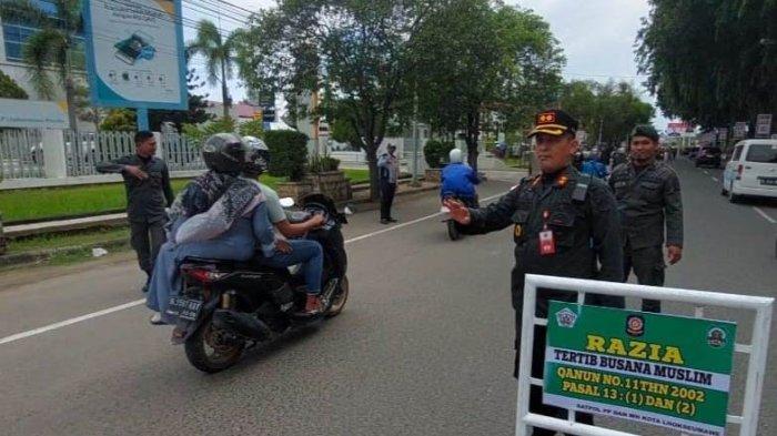Razia Busana di Lhokseumawe, Puluhan Pria dan Wanita Terjaring - Serambinews.com