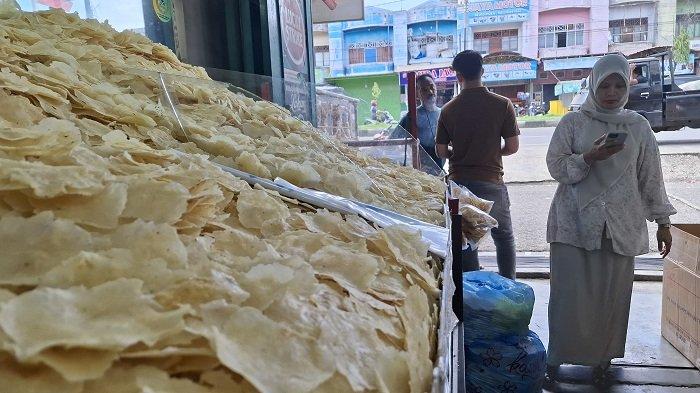 Libur Panjang, Wisatawan dari Pekanbaru Hingga Medan Transit Beli ...