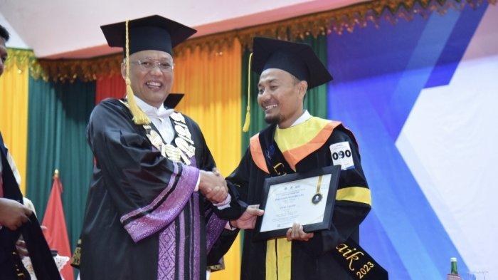 500 Mahasiswa UT Aceh Program Sarjana dan Pascasarjana di Wisuda ...