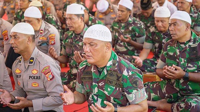 FOTO Polresta Banda Aceh Gelar Zikir Akbar dan Doa Bersama untuk Pilkada Damai 2024 ...