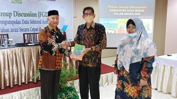 BPS Gelar FGD, Susun Buku Aceh Besar dalam Angka 2022 - Serambinews.com
