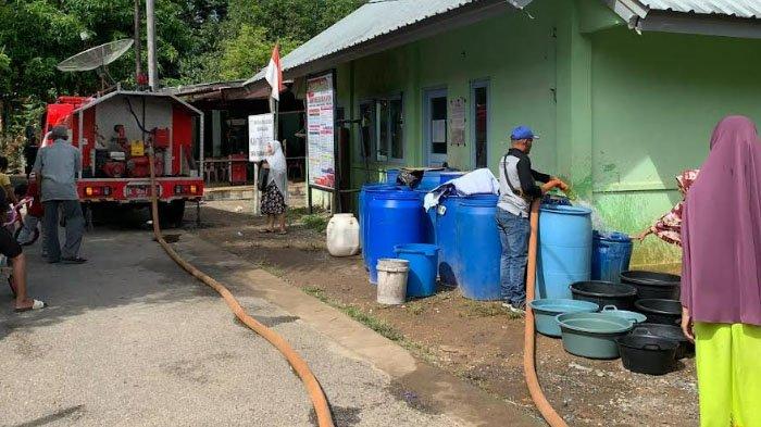 Hadapi Kekeringan di Lhoknga, Pemkab Aceh Besar Salurkan 1,8 Juta Liter Air Bersih ke Warga ...