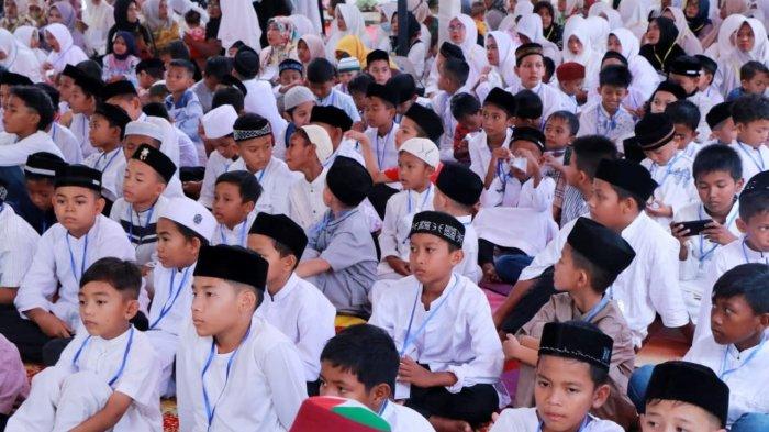 Ratusan Anak Yatim dan Dhuafa Terima Santunan di Meuligoe Bupati Aceh Barat - Serambinews.com