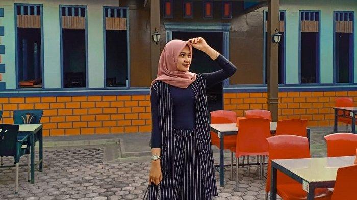 Ayu Andira, Lulusan Bidan yang Juga Model Foto - Serambinews.com