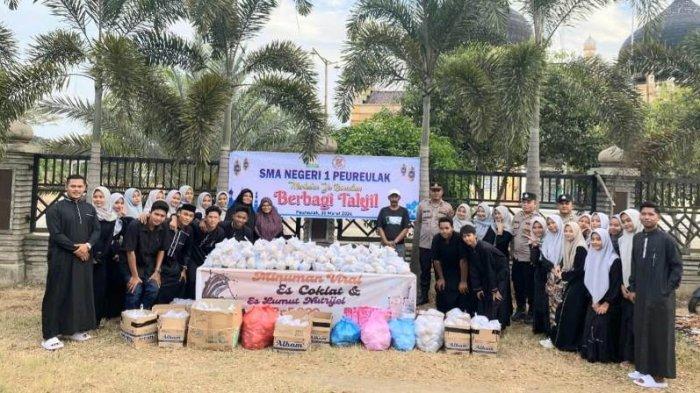 Dinul Islam di SMAN 1 Peureulak Aceh Timur Diakhiri Pembagian 1.000 ...