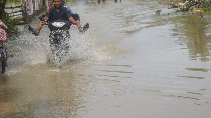 Tiga Desa di Sakti Pidie Mulai Terendam Banjir Luapan, Akibat Tumpukan ... Tiga Desa di Sakti Pidie Mulai Terendam Banjir Luapan, Akibat Tumpukan ...