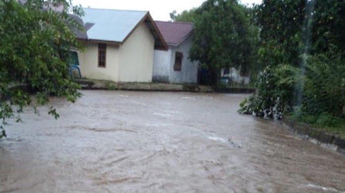 Aliran Sungai di Lhoong dan Leupung Meluap, Sejumlah Desa Terendam ...