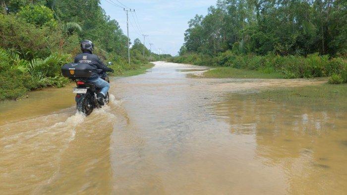 Hancur Terendam Banjir, Jalan Singkil-Kayu Menang Sulit Dilintasi ...