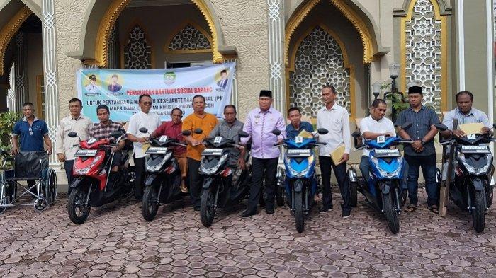 Pj Bupati Abdya Serahkan Motor Roda Tiga Untuk Penyandang Disabilitas ... Pj Bupati Abdya Serahkan Motor Roda Tiga Untuk Penyandang Disabilitas ...