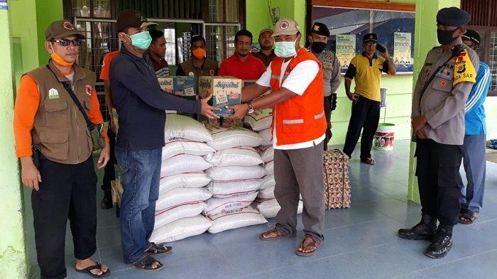 Pemkab Nagan Raya Salurkan Bantuan Masa Panik untuk Korban Banjir di Tripa Makmur - Serambinews.com