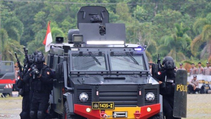 Brimob dan Polres Simulasi Penanganan Demo dan Teror Jelang Pemilu di ...