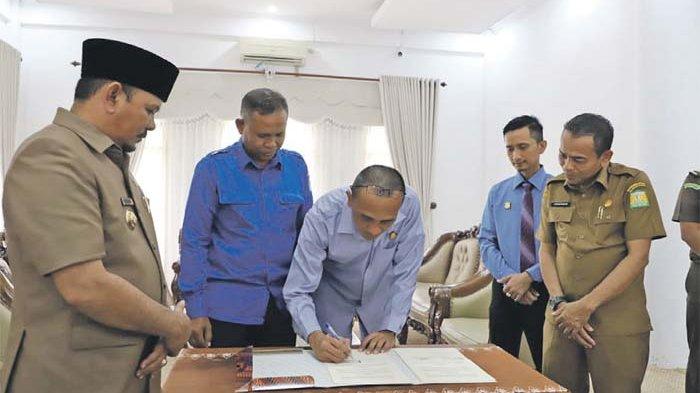 PDAM Tirta Mountala Teken MoU dengan Kejari Aceh Besar - Serambinews.com