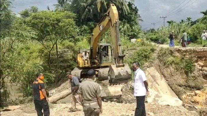 Bupati Rocky Minta PUPR Aceh Bangun Jembatan Permanen dan Talut Penahan ...