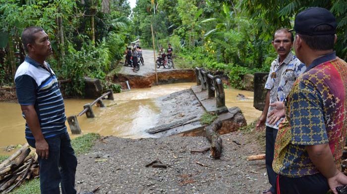 Jembatan Gudang-Cot Mancang Ambruk - Serambinews.com