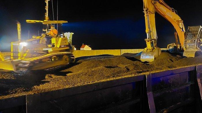 12.300 Ton Cangkang Sawit Aceh Diekspor Perdana dari Pelabuhan Kuala ...