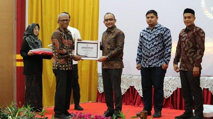 PT PEMA Raih Penghargaan Anugerah Keterbukaan Informasi Badan Publik - Serambinews.com