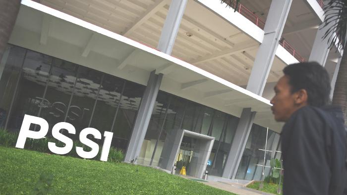 Menpora Bekukan PSSI - Serambinews.com