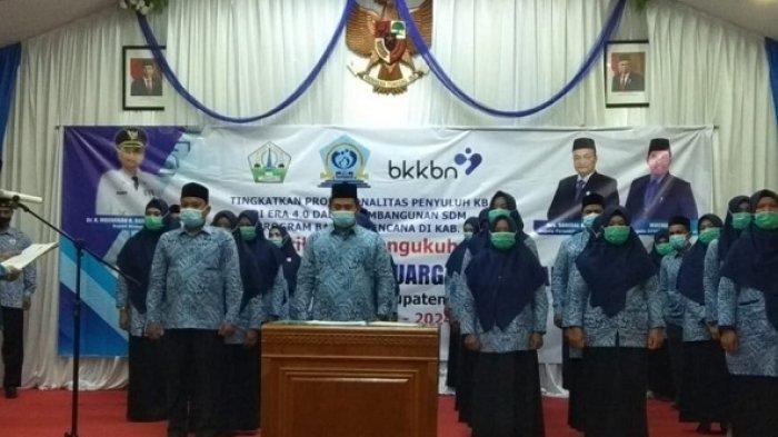 Bupati Kukuhkan Pengurus DPC IPeKB Bireuen, Ini Susunan Pengurusnya - Serambinews.com