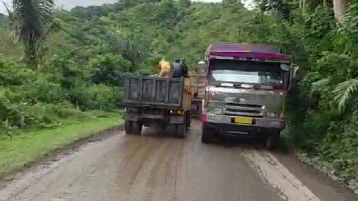 Warga Keluhkan Dump Truck di Jalan Tangse, Pengguna Jalan Alami Kecelakaan - Serambinews.com