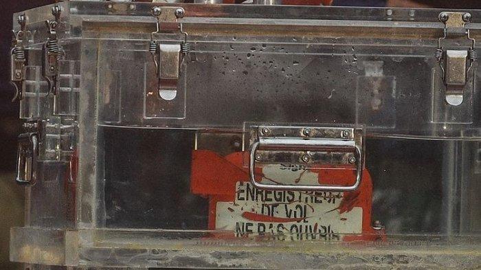 Penampakan FDR Bagian Kotak Hitam Sriwijaya Air SJ 182, CVR Masih Terus ...