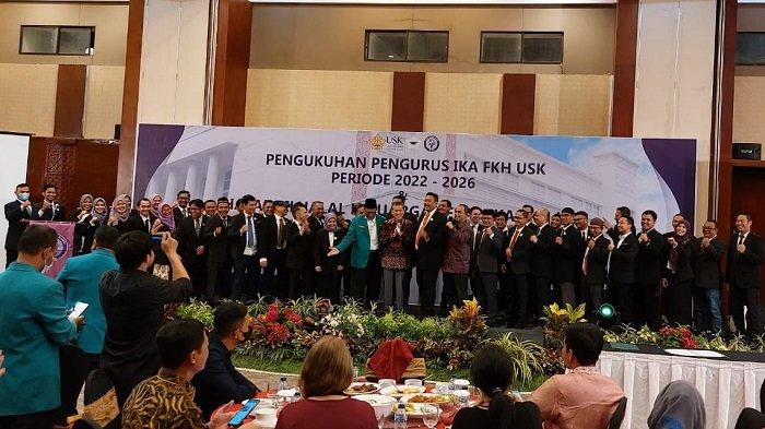 Teriakan ‘Ura’ Warnai Pelantikan Pengurus Ikatan Alumni FKH USK, para ...