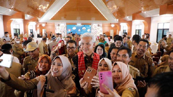 Ganjar ke Sulbar Bertemu Pj Gubenur dan OPD Sulbar - Serambinews.com Ganjar ke Sulbar Bertemu Pj Gubenur dan OPD Sulbar - Serambinews.com