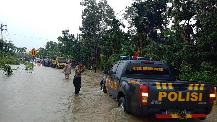 Curah Hujan Tinggi Sebabkan Sejumlah Kawasan di Simeulue Banjir - Serambinews.com