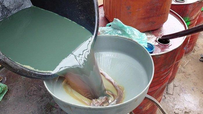 Harga Minyak Mentah Hasil Pengeboran Tradisional di Aceh Timur Capai Rp ...