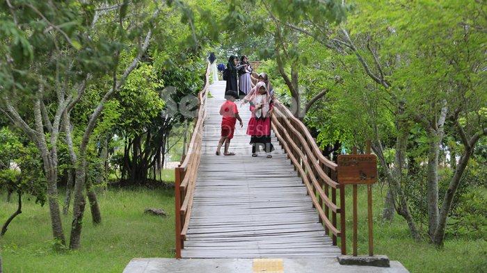 FOTO-FOTO : Serunya Wisata di Hutan Kota Banda Aceh - Serambinews.com