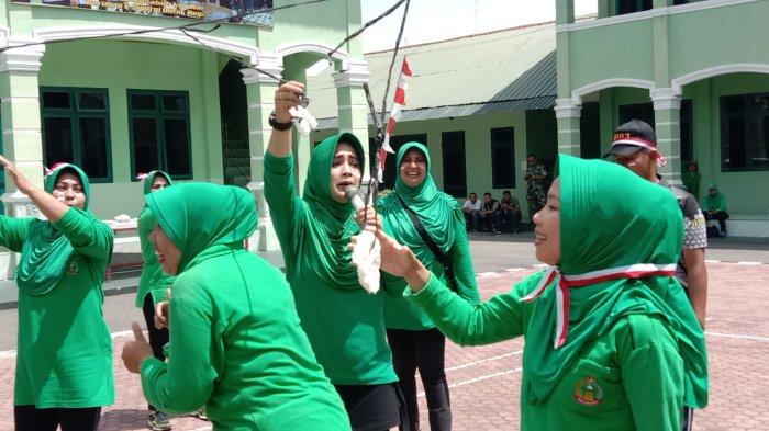 Keakraban dan Kegembiraan Para Persit Dim 0103 Kala Ikut Aneka Lomba Meriahkan HUT Ke-77 RI ...