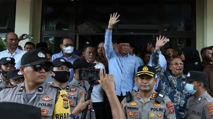 Ricuh, Mahasiswa dan Polisi Terluka, Demo Tolak Kenaikan Harga BBM di Aceh - Serambinews.com