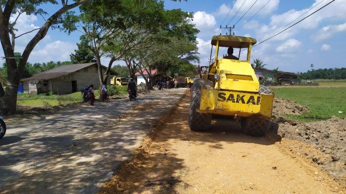 Sudah Dimulai, Masyarakat Sambut Bahagia Perbaikan Jalan Segmen l ...