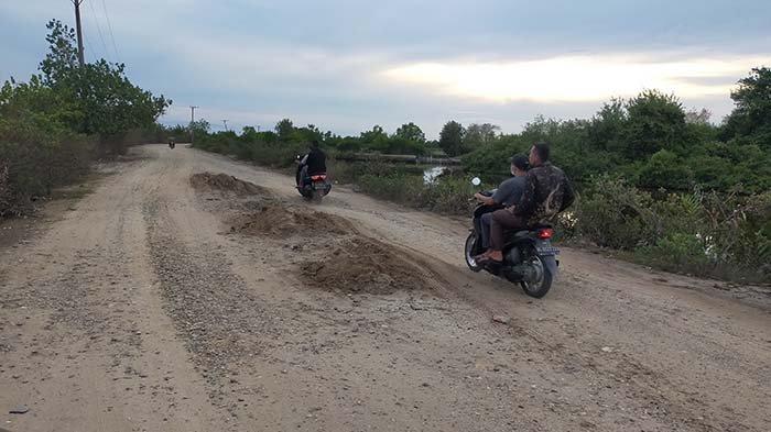 Warga Minta Jalan ke Gampong Kuala Simpang Ulim Ditingkatkan ...